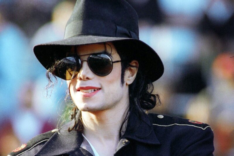 Man in the Mirror di Michael Jackson: il significato, il testo e la ...